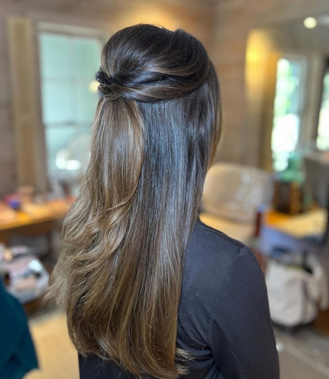15 Middle Part Hairstyles to Transform Your Look - Latest & Trendy Nail Designs